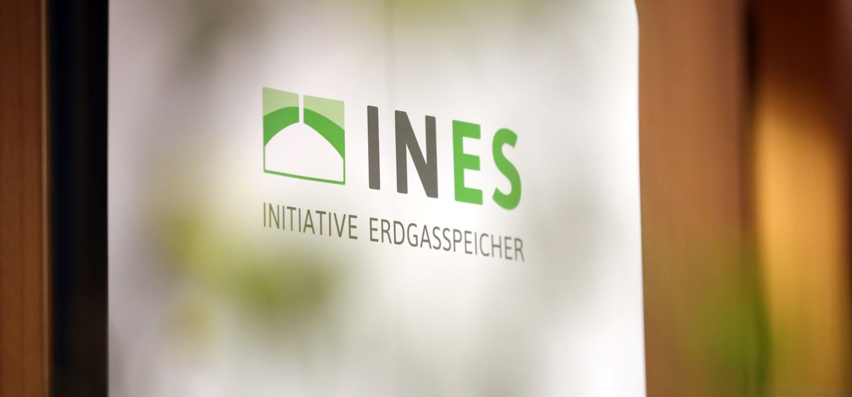 Gas storage is key to security of supply - INESINES Initiative Energien ...